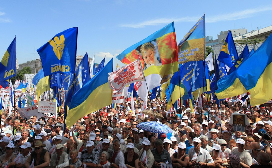Some 4,000 supporters of opposition gather on European Square, 45,000 ...