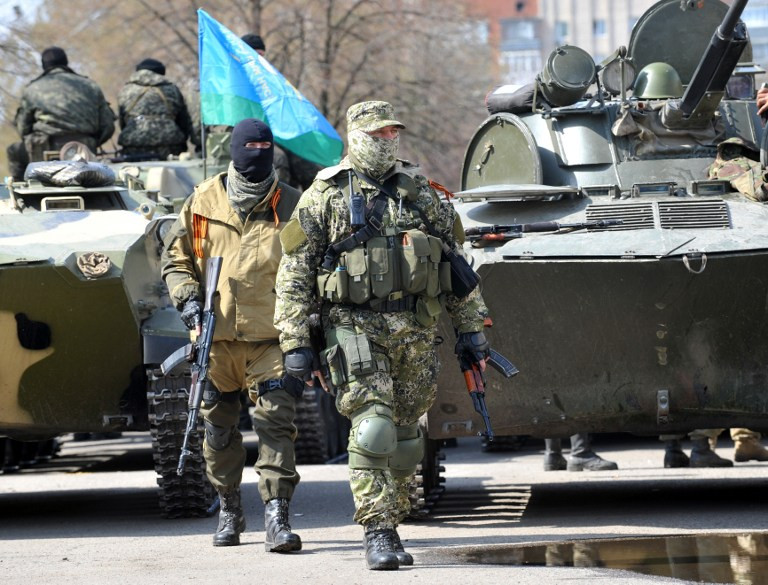 Russia accumulates tanks with Ukrainian insignia near border with ...