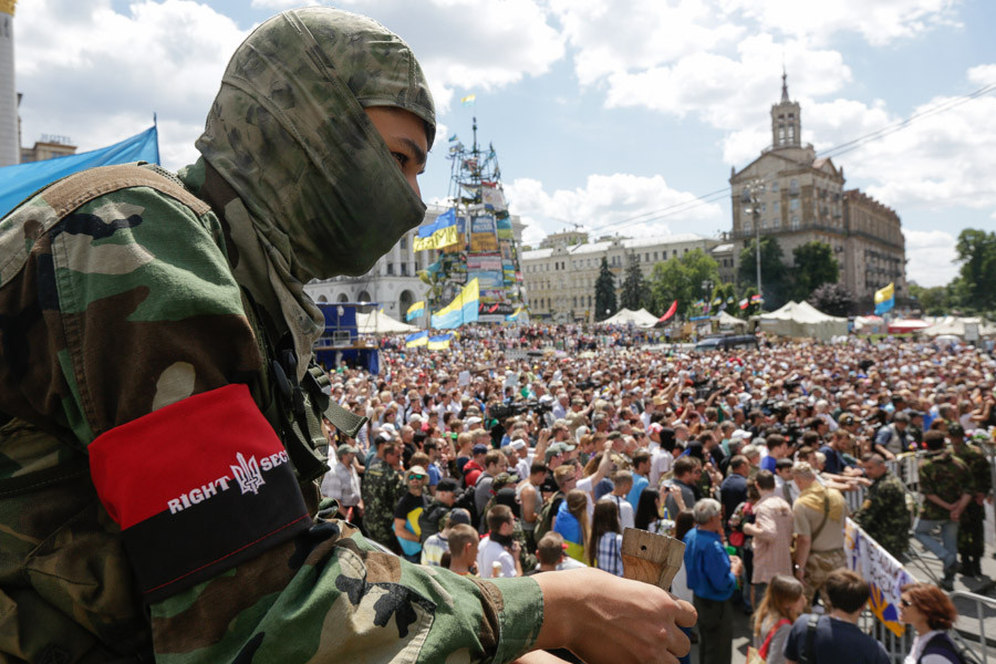 Right Sector seizes infantry fighting vehicle, tank from separatists