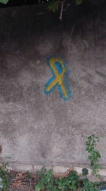 ‘Yellow Ribbon’ Resistant Movement Symbols Appear Across Occupied Kherson