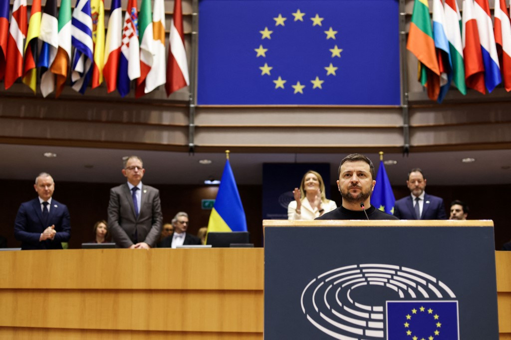 Last Week in Ukraine: Zelensky's Breakthrough Trip and a Dangerous ...