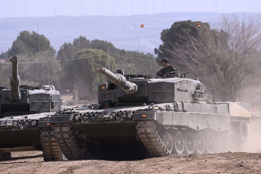 EXPLAINED: Heavy Tanks Have Finally Arrived in Ukraine – Here’s What ...