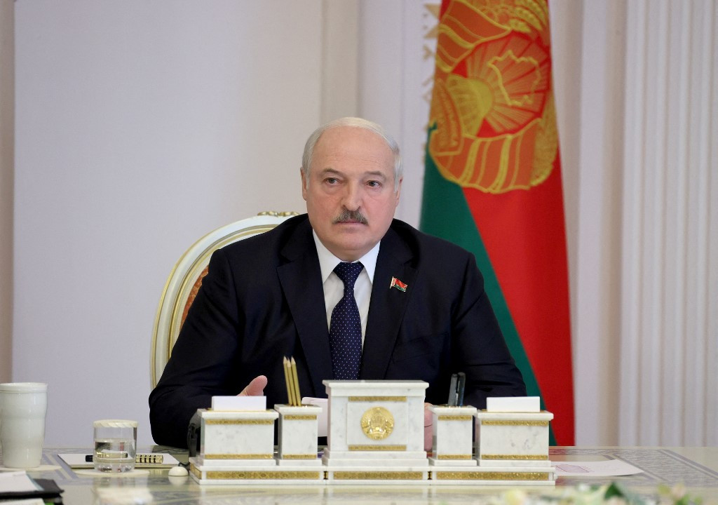 Lukashenko Calls Emergency Meeting Over 'NATO Threats on Belarusian ...