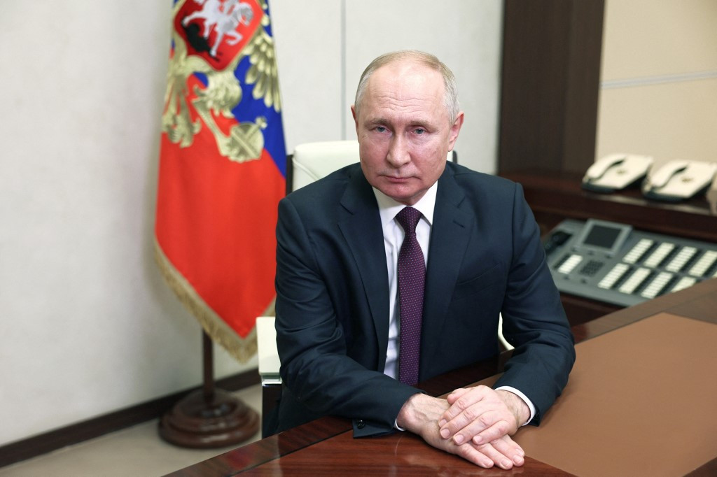 Opinion: Kremlin Officials Seem to Be Doing Dress Rehearsals for Putin ...