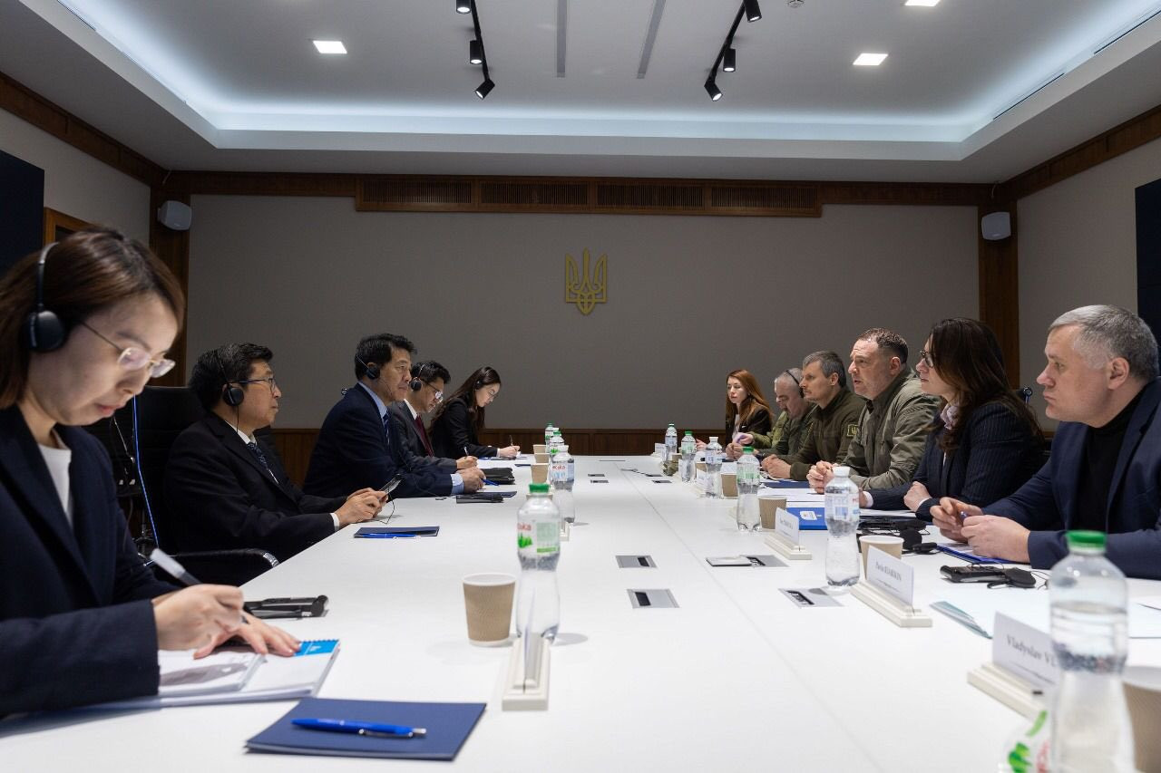 Worlds Apart: Chinese Envoy Meets Ukrainian Officials in Kyiv to ...