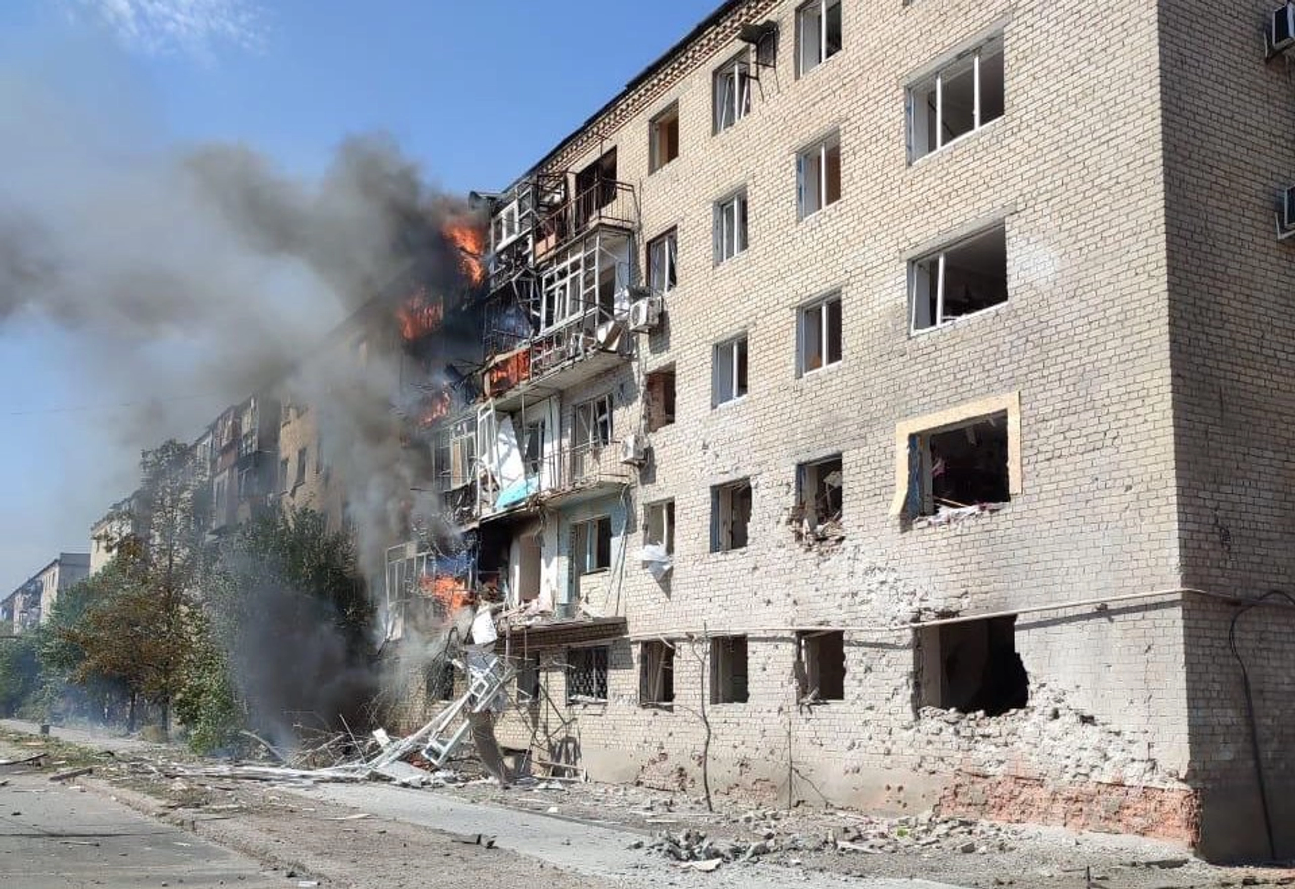 Обстріл Курахового на Донеччині є загиблі та поранені