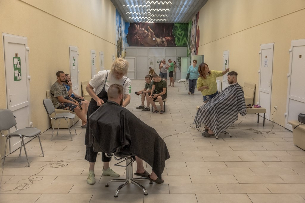 The Haircuts That Help Traumatized Ukrainian Soldiers Heal