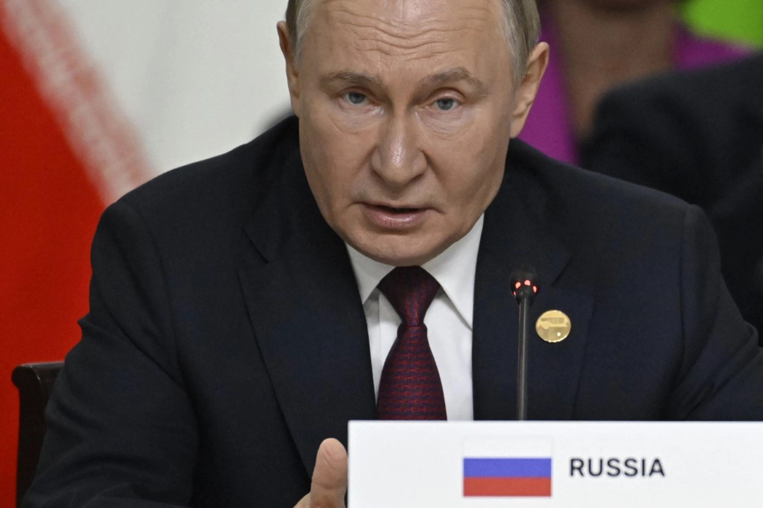 Bullish Putin Eyes More Territory, Unfazed by Sanctions, Kremlin ...