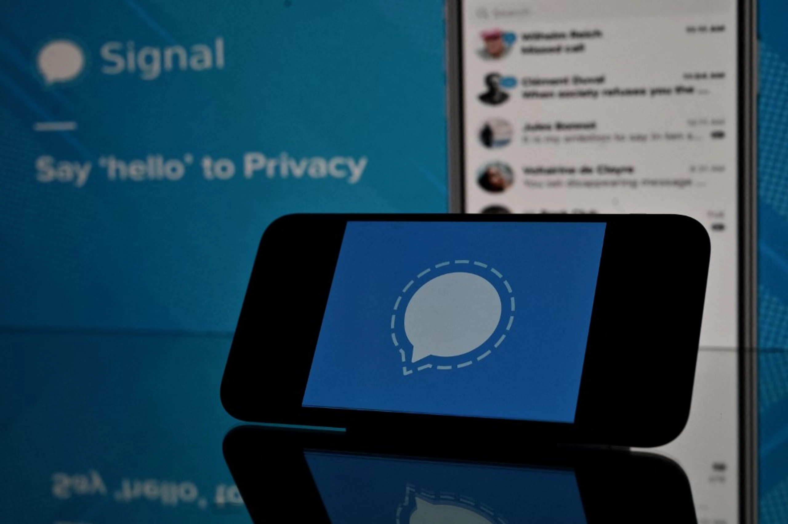 Dutch Intel Warns Russian Hackers Target Signal, WhatsApp Accounts