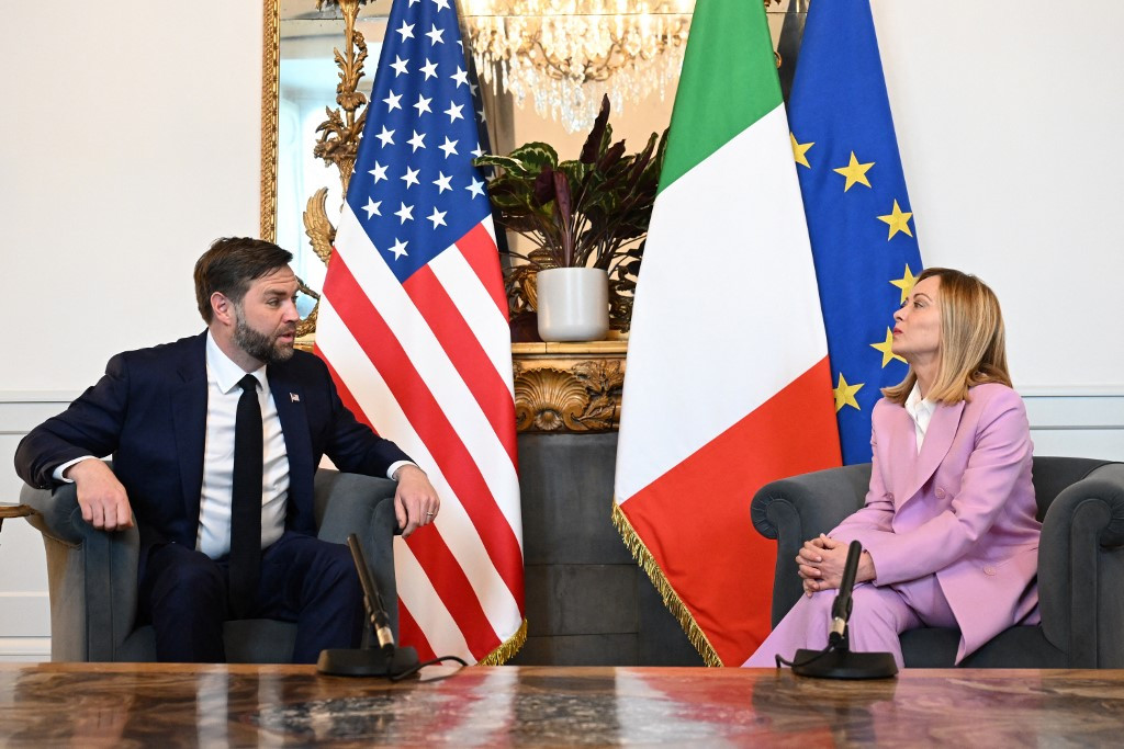 Vance in Rome Says ‘Optimistic’ on Ukraine Peace Deal