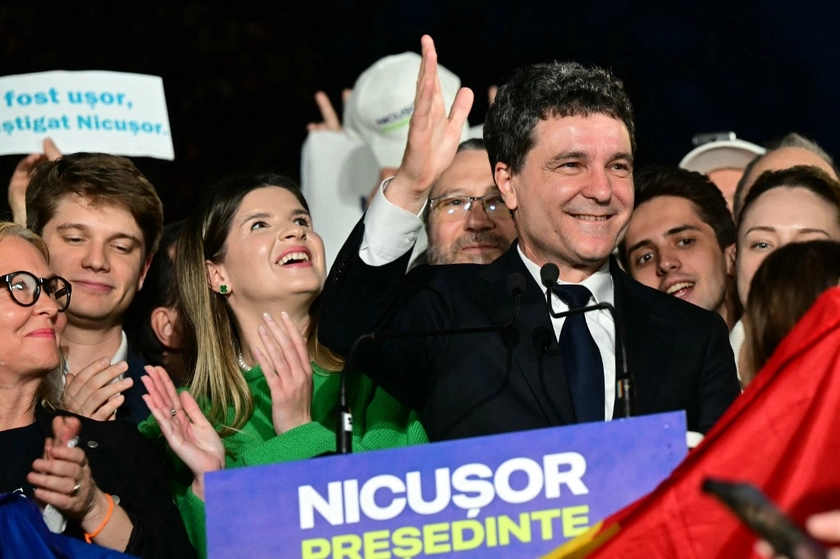 Poland’s Duda Meets Romanian Far-Right Candidate Simion