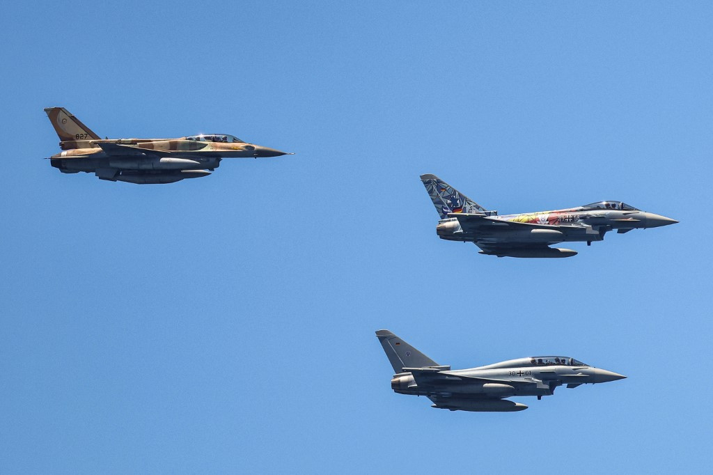 Israel’s Air Force Lunges With 200 Warplanes – 60% of Its Air Fleet ...