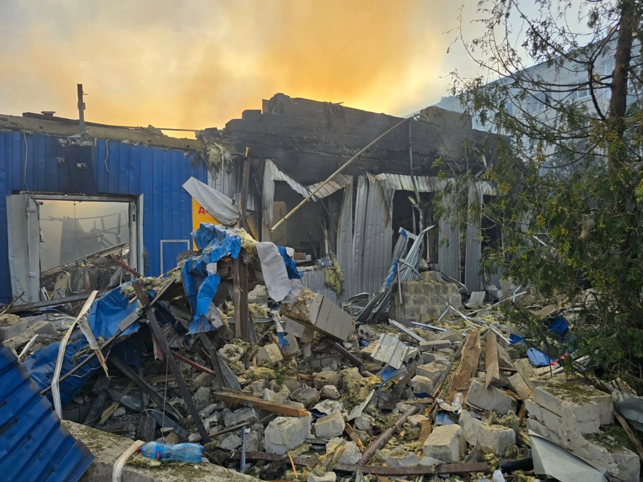 Russian Strike on Shopping District in Eastern Ukraine Kills 2, Wounds 27