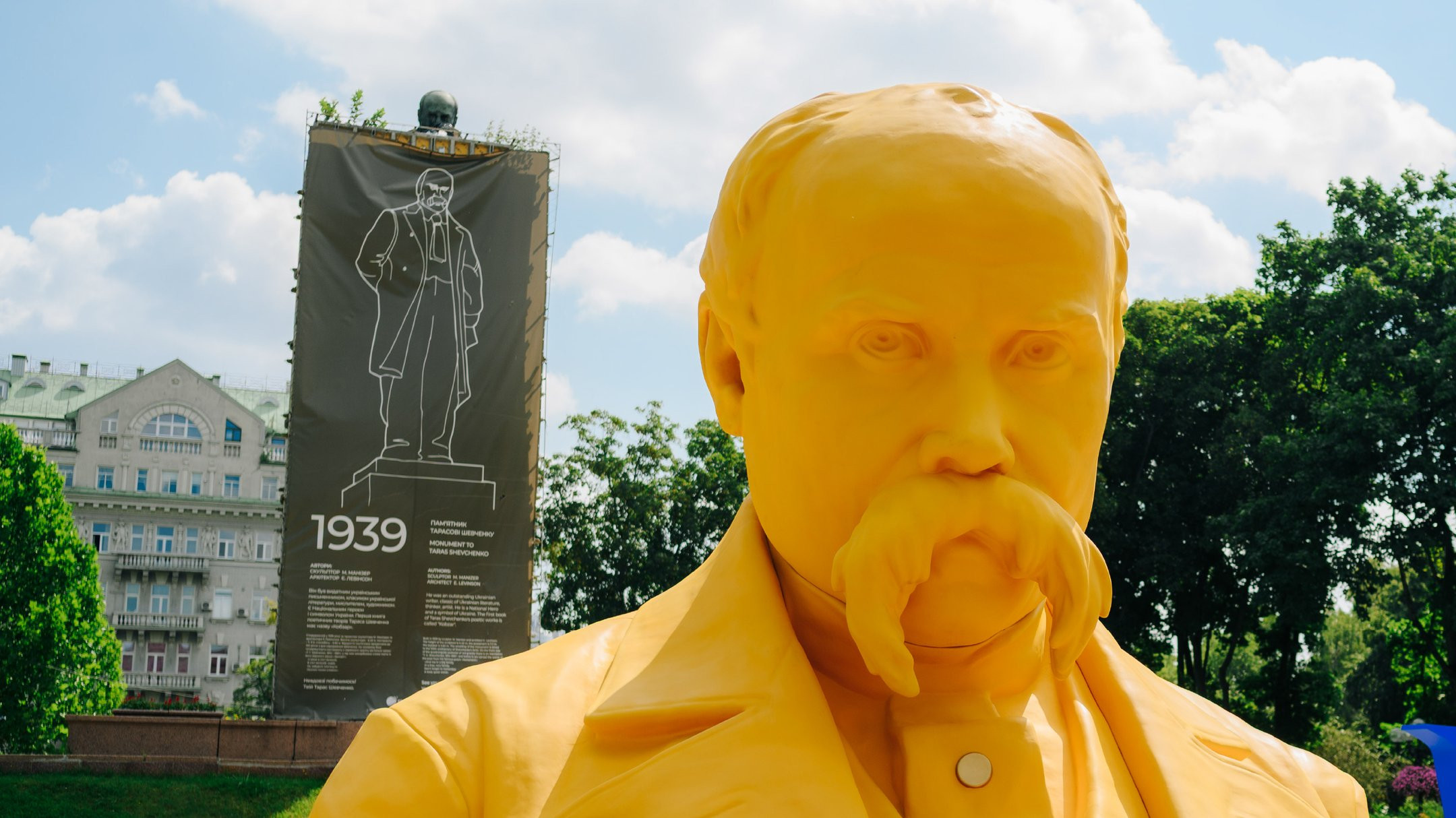 ‘The World Through Shevchenko’s Eyes’ – Kyiv’s 5-Meter-High Bust Unveiled