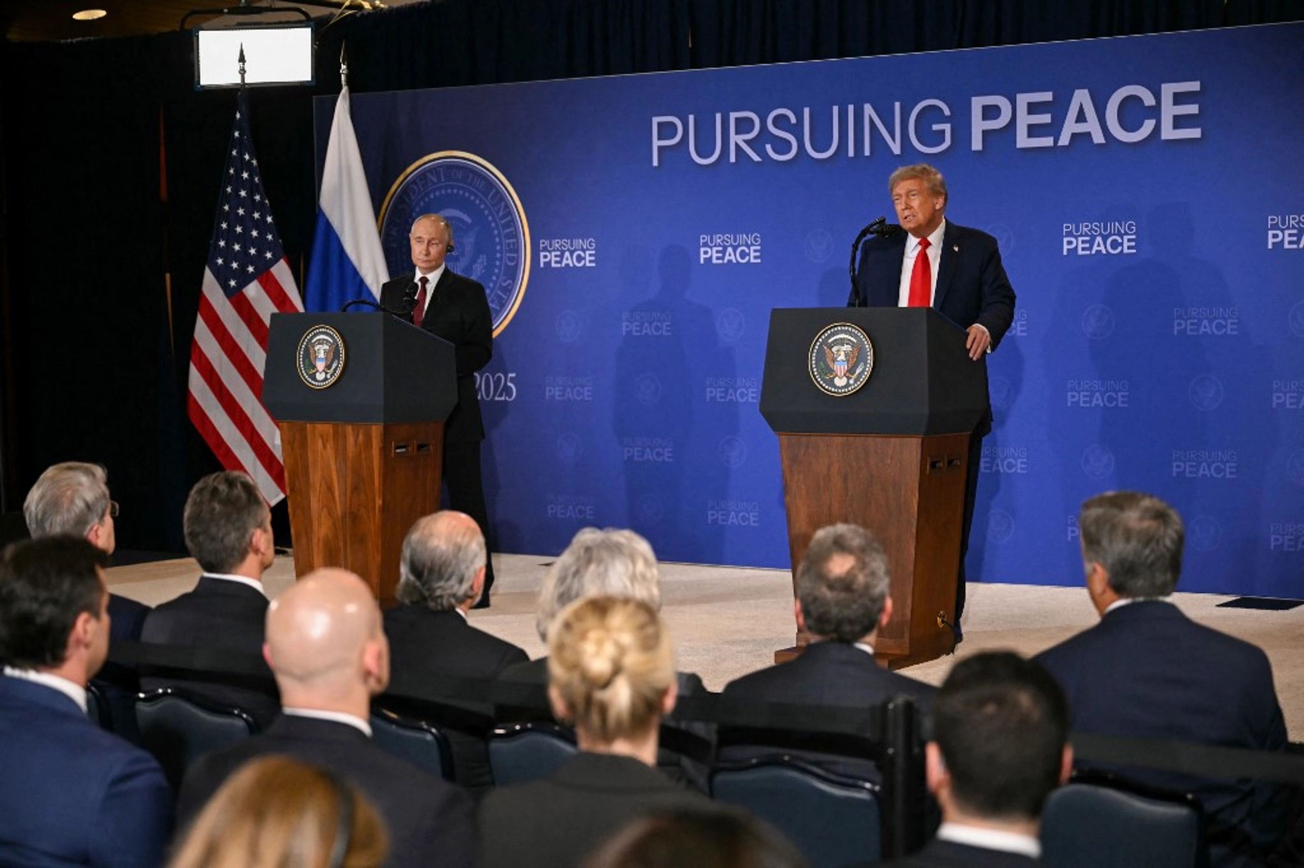 Trump and Putin End Summit Without Ukraine Deal