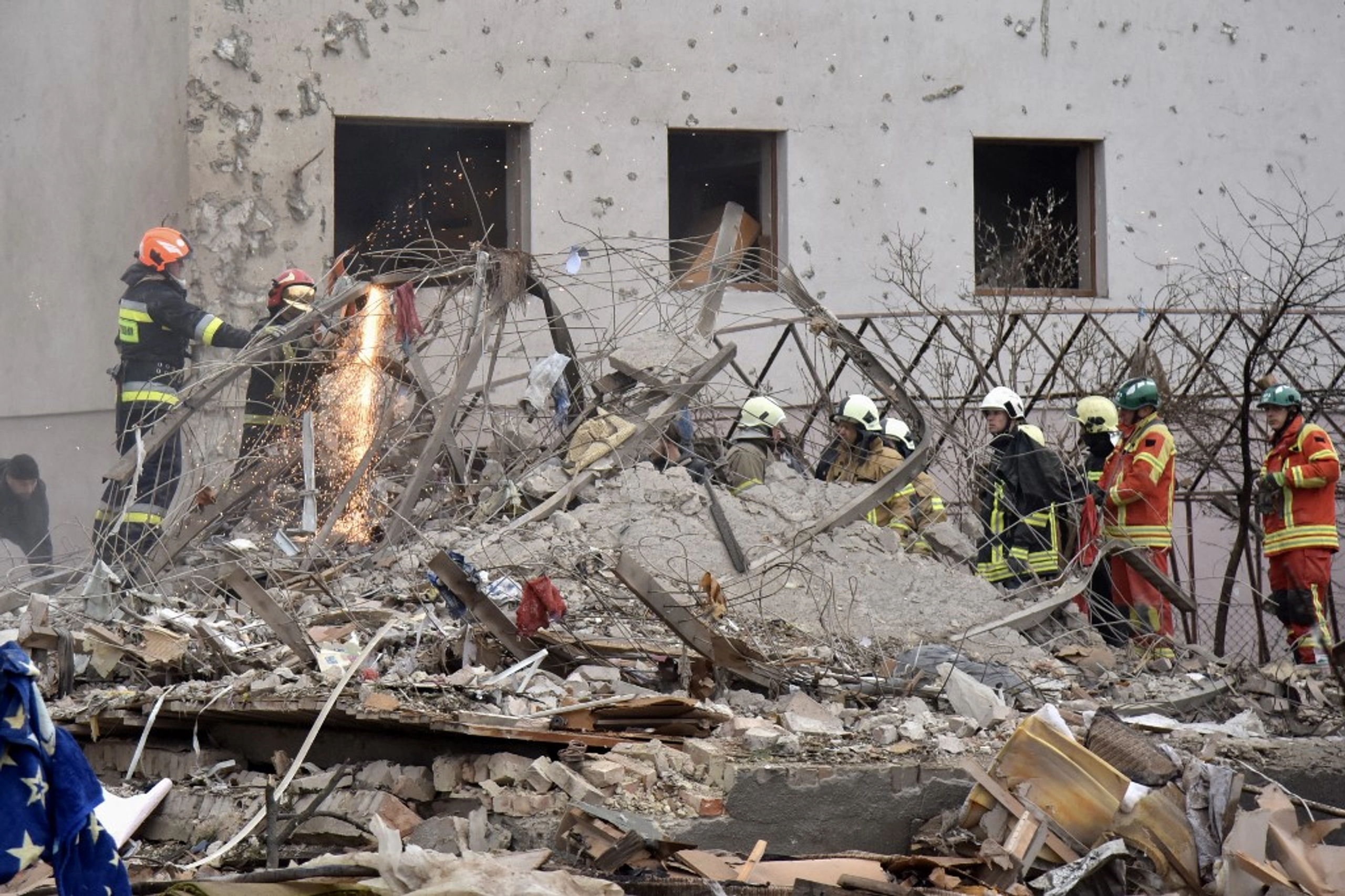 Russian Aerial Attacks Kill 5, Wound More Than a Dozen Across Ukraine ...