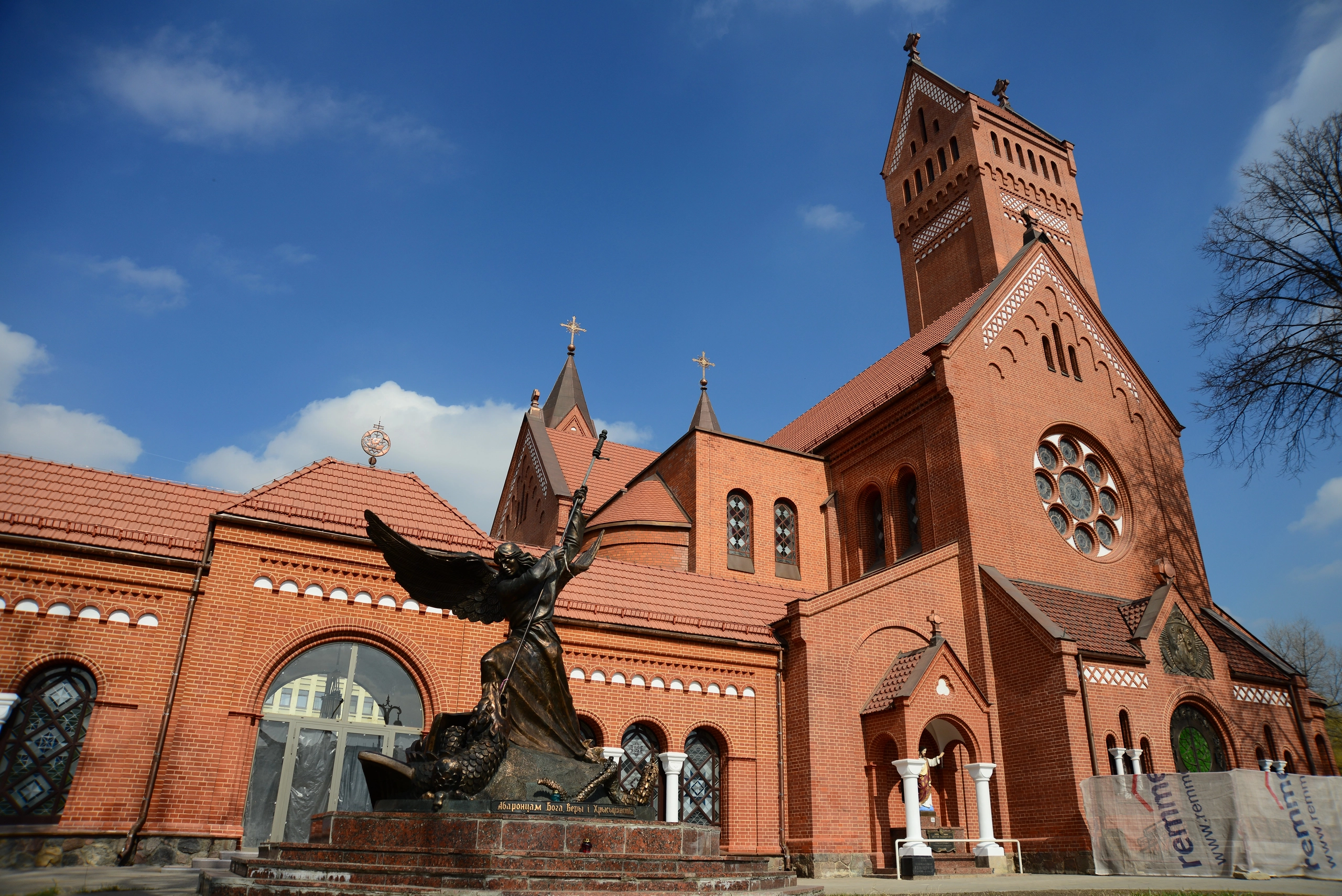 Belarus Frees Two Catholic Priests After Vatican Official’s Visit