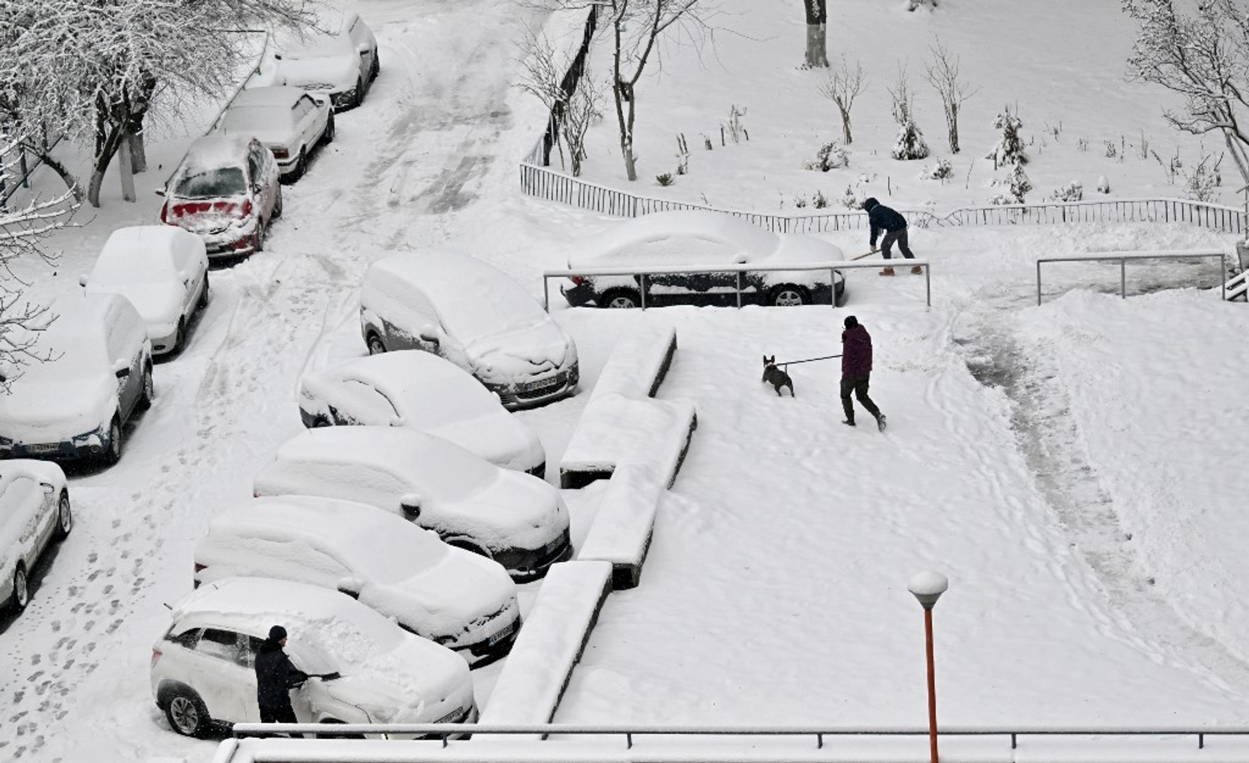 Heavy Snow Paralyzes Kyiv, Triggers Traffic Gridlock, Road Accidents