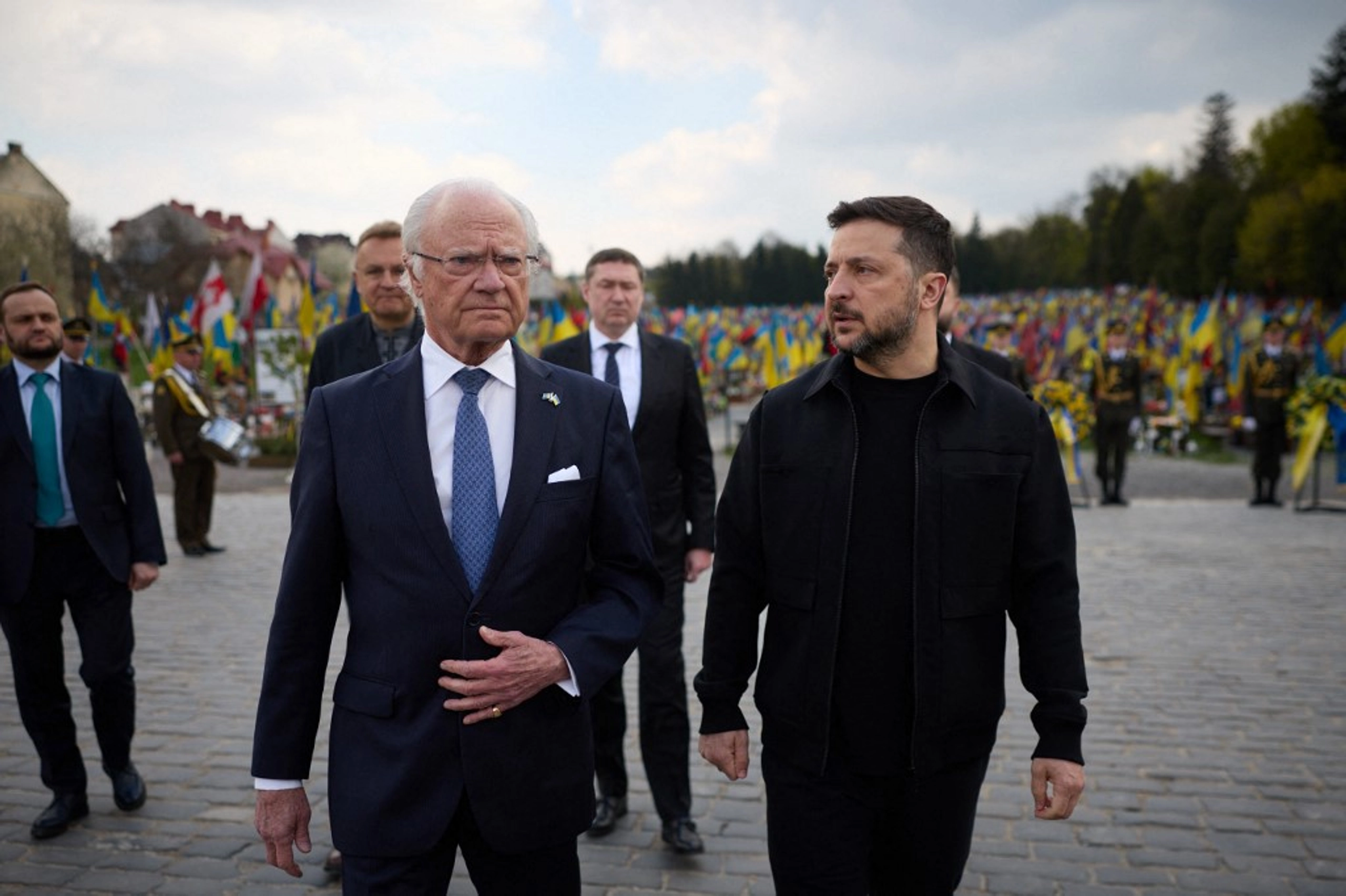 King of Sweden Visits Ukraine, Meets Zelensky in First-Ever Monarch Visit